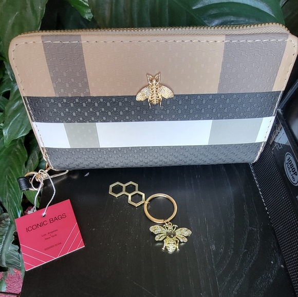 Iconic bags | Accessories | Nwt Iconic Bee Emblem Wallet With A ...